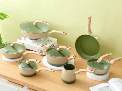 China BSCI Lightweight Aluminum Cookware Set 8Piece With Wooden Handle for sale