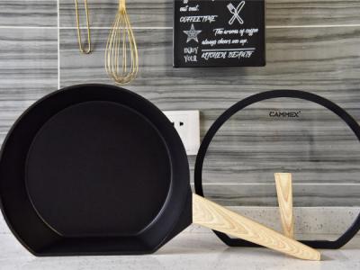 China Dishwasher Safe Non Stick Frying Pan 13Inch With Ceramic Coating for sale