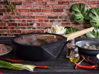 China Healthy Cooking 10Inch Cast Iron Skillet Pan Non Stick With Titanium Coating for sale