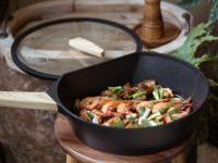 China Healthy Cooking 10Inch Cast Iron Skillet Pan Non Stick With Titanium Coating for sale