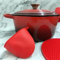 China Premium 6 Quart Enameled Cast Iron Dutch Oven With Lid - Available In 6 Colors With Silicone Gloves & Pot Holders for sale