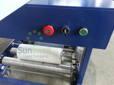 China Automatic Shrink Packaging Equipment 2000kg Capacity 220V for Bottles Cans Cartons for sale