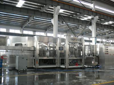 China 3-in-1 Carbonated Filling Machine for PET Bottles - 24 Rinsing Heads, 5000 BPH Capacity, 3.25KW Power for sale