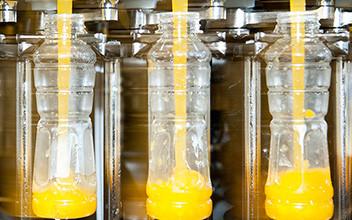 China PET Bottle Juice Filling Machine 200-2000ml 1000-20000bph Hot Fill for sale