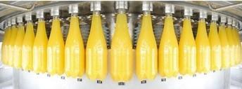 China PET Bottle Hot Filling Machine 500ml Beverage Juice Filler CE Certified 12-12-5 Heads for sale