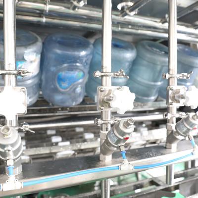China Automatic 5 Gallon 20 Liter Hot Filling Machine with Mitsubishi PLC 304 Stainless Steel for sale