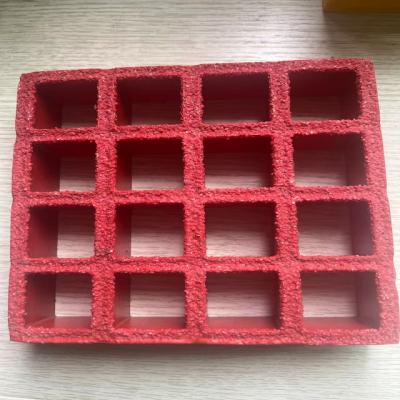 China 38x38mm FRP Molded Grating with Anti-Slip Grit Surface - Red Color for Carwash & Industrial Applications for sale
