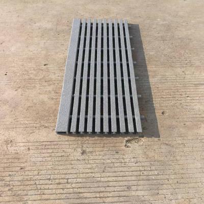 China Pultruded FRP Grating with Anti-Slippery Cover 25mm Thickness for Sewer Covers and Chemical Plant Corridors for sale