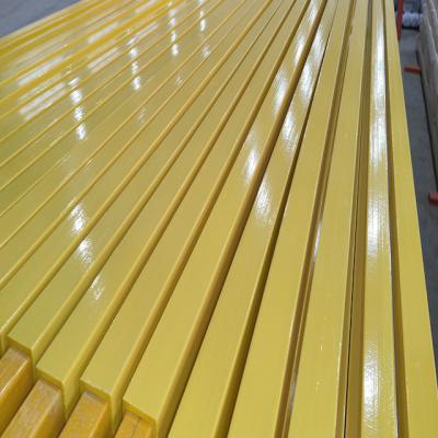 China Pultruded FRP Rectangular Tube Smooth Painted Surface 35x22x3mm Lightweight Corrosion Resistant for sale