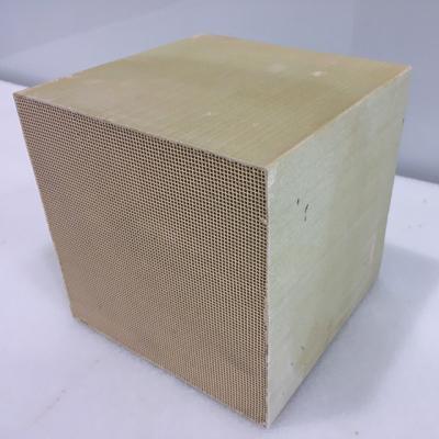China Natural Gas SCR Denox Catalyst Honeycomb 450°C Iron-Based for Generator Exhaust Systems 46-400 CPSI for sale