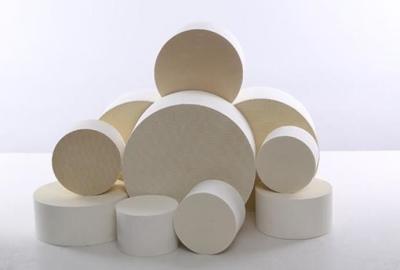 China MgO Al2O3 SiO2 Ceramic Honeycomb Catalyst Support 150x150mm with 46-400 CPSI Density for Vehicle Emission Systems for sale