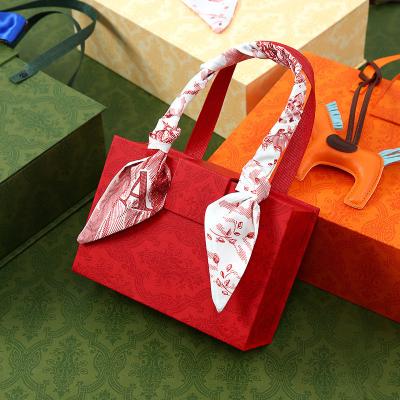 China CMYK Printing Cardboard Candy Custom Wedding Gift Box With Handles for sale