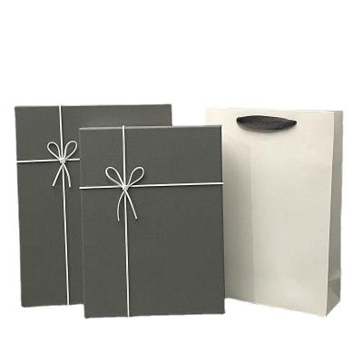 China Luxury Lid And Base Cardboard Gift Packaging Box With Bowknot for sale