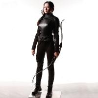 China Bespoke Lifesize Woman Glass Wax Sculptures For Museum House Display for sale