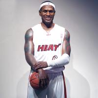 China NBA Player LeBron James Wax Statue Figure Custom 203cm for sale