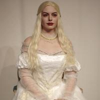 China Beautiful Celebrity Wax Figures Anne Hathaway Resin Hyper Realistic Statue 173cm for sale
