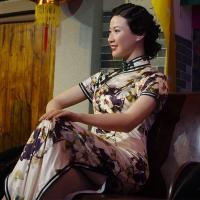 China Handmade Simulated Custom Silicone Portrait Statue Of Sexy Model for sale