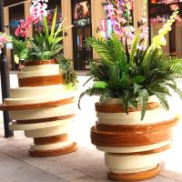 China Vertical White FRP Pots And White Fiberglass Planters For Flower for sale