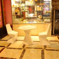 China Modern Fiberglass Diamond Shaped Chair Table 80*80*60cm For Office Dining Garden ISO9001 for sale