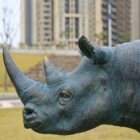 China OEM Outdoor Resin Animal Sculpture / Fiberglass Lifelike Rhinoceros Statues for sale