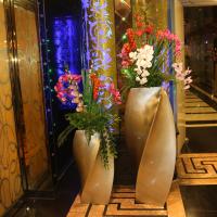 China S Shaped Large Modern Outdoor Planters / Vase Artificial Fiberglass Flower Pots 56*36*124cm for sale