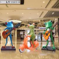 China Handmade Frog Fiberglass Garden Statues Cartoon Resin Animal Model for sale