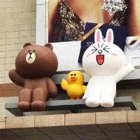 China Brown Bear FRP Sculpture Large Shopping Mall Modern Resin Rabbit Statues for sale