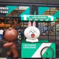 China Brown Bear FRP Sculpture Large Shopping Mall Modern Resin Rabbit Statues for sale