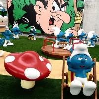 China Amusement Park FRP Sculpture Modern Resin Smurf Garden Statues for sale