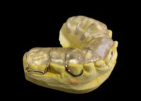 China Orthodontic Retainer with Transparent Acrylic Base and Stainless Steel Clasps for Post Orthodontic Teeth Stabilization for sale