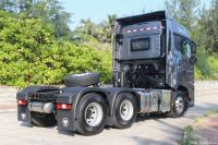 China High Torque CNG Tractor with Air Suspension 6.8x2.5x3.8m and Towing Semi Trailer for sale