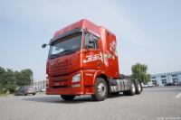 China Manual Transmission and 400L Fuel Tank Heavy Duty 420HP Tractor Truck with Trailer for sale
