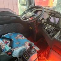 China 480HP CNG Tractor Truck with Air Suspension Seat Engine Capacity ＞8L 400L Fuel Tank for sale