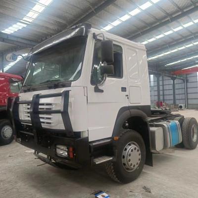 China Sinotruk Haowo Light Tractor Trailer with Engine Capacity＞8L and ISO Certification for sale