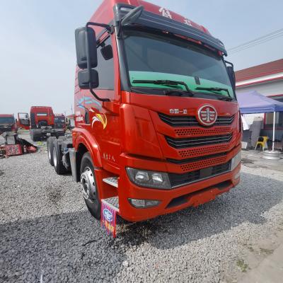 China Manual Transmission Type 600L Fuel Capacity Heavy Duty Tractor with Towing Semi Trailer for sale