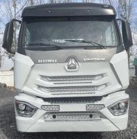 China 6 Months Shacman 400HP Heavy Duty Tractor with Air Suspension Driver Seat and ≤5 Seats for sale
