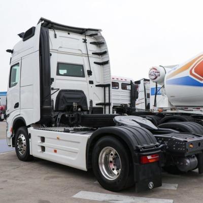 China 600L Fuel Tank Tractor Truck with Air Suspension Driver Seat and ＞8L Engine Capacity for sale