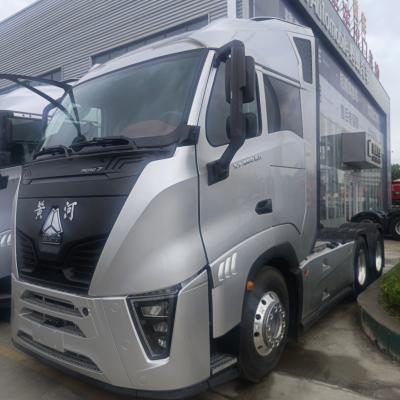 China Robust Diesel Tractor Truck for Heavy Agricultural Needs Customized Request Accepted for sale