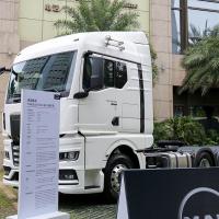 China 560HP Heavy-Duty 6X4 Tractor with Air Suspension Seat Customization and Shipping Cost for sale