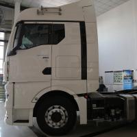China 560HP Heavy-Duty 6X4 Tractor with Air Suspension Seat Customization and Shipping Cost for sale