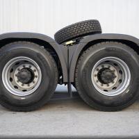 China Euro 5 Heavy Duty Tractor Trailer with Air Suspension Seat and Carbon Steel Cargo Box for sale