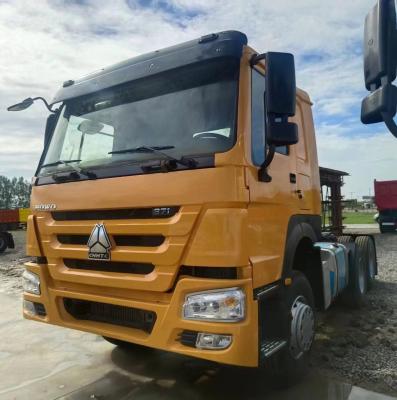 China 351-450hp Manual Transmission Type Truck Tractor for Towing Semi Trailer with 600L Tank for sale