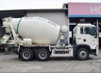 China Euro 3 Hydraulic Power Steering Concrete Mixer Truck with Customized Color by Sinotruk for sale