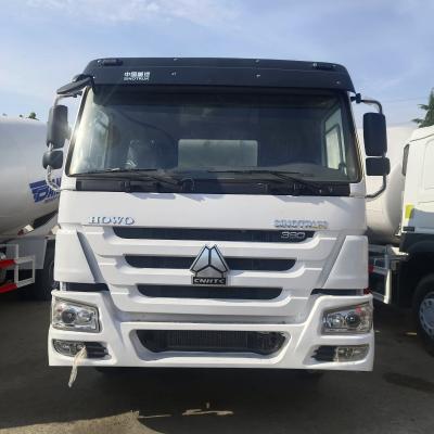 China Sinotruk Concrete Mixer Truck for Heavy Duty Construction at 10245x2496x3450m Size for sale