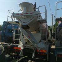 China Off-Road Hydraulic Cement Mixer Truck with Customized Color and Performance by Sinotruk for sale