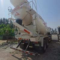 China Manual Transmission Sinotruk Hydraulic Concrete Mixer Truck 8 Displacement for Building for sale