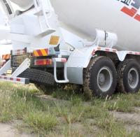 China Sinotruk Cement Mixer Vehicle with Tyres and Hydraulic Steering System Customization for sale
