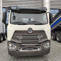 China 2024 Sinotruk Heavy Duty off-Road Dump Truck with Tubeless Tire Design and ≤5 Seats for sale