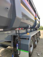China Custom Color Self-Unloading Grain Transport Trailer 8000-9000mm Wheel Base and More for sale