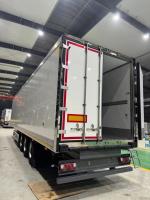 China Large Volume Food Transport Sinotruk Chassis Refrigerated Trailer 8.000kg Gross Weight for sale